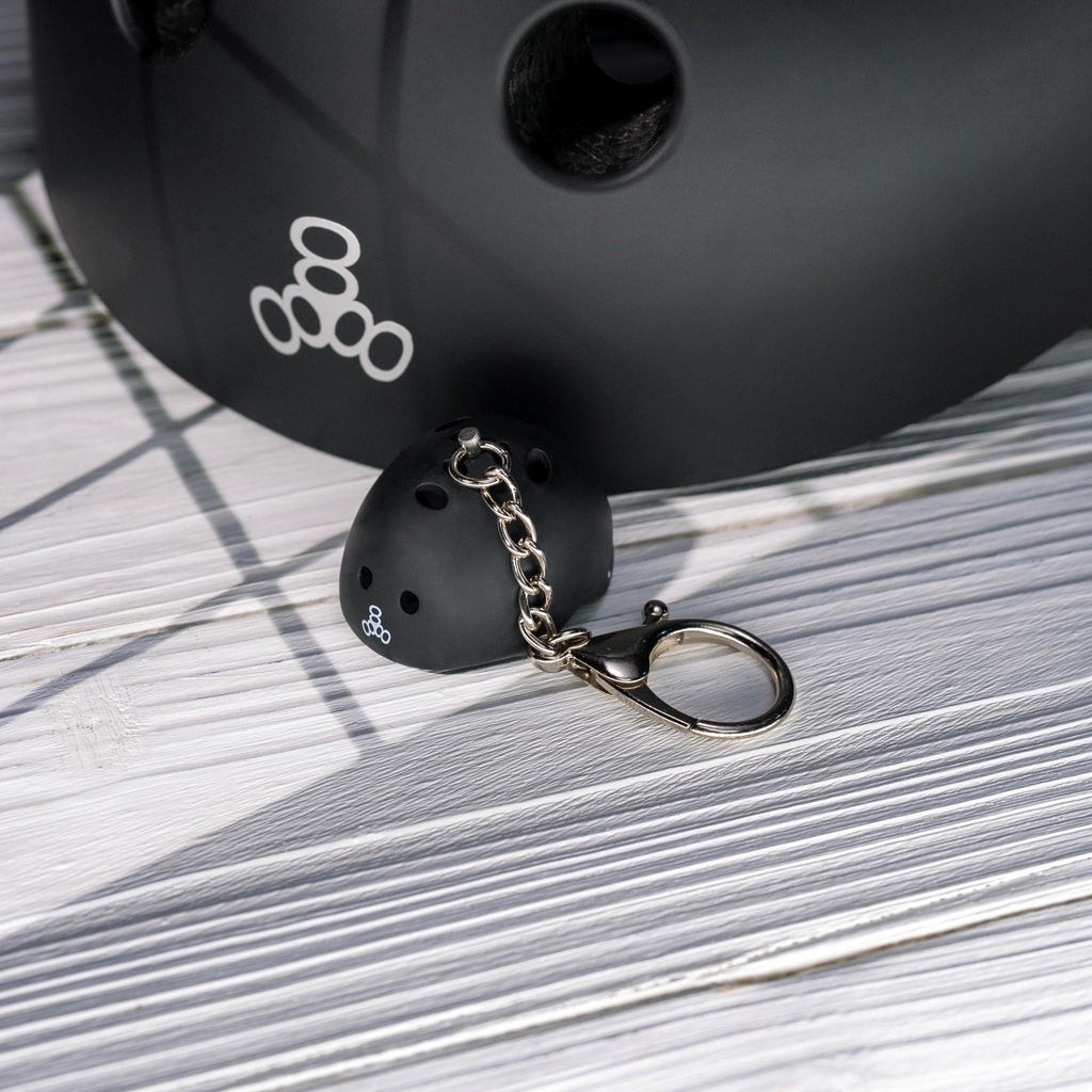 Triple Eight Mini Helmet Keychain kopen bij Sickboards Skateboard shop
